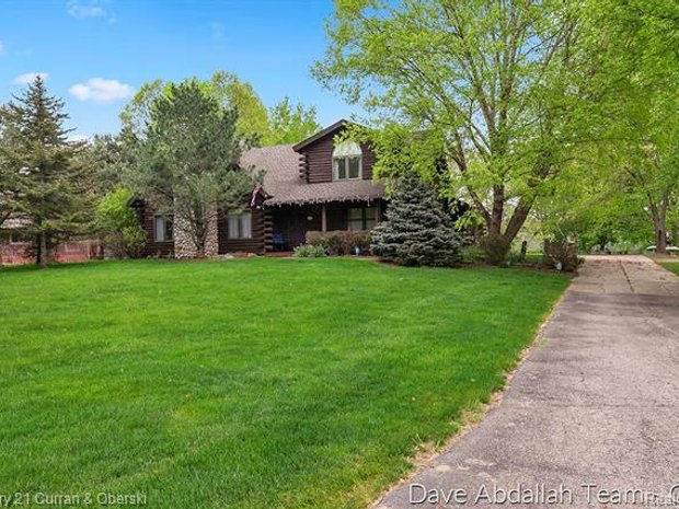 Maisons de luxe à vendre à Trufant, Michigan | JamesEdition