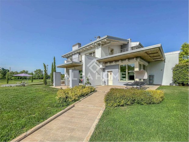 Luxury homes for sale in Calcinato, Lombardy, Italy | JamesEdition