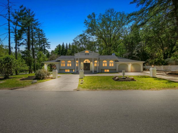 Luxury homes for sale in Bethesda, Virginia | JamesEdition