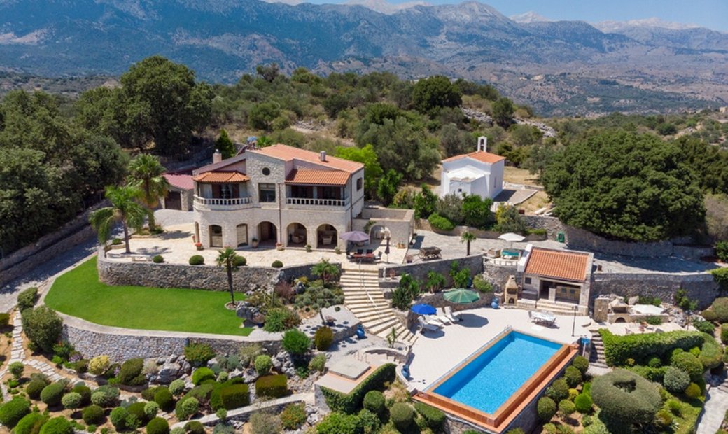 Hermosa Mansión En Una Gran Parcela Con Total En La Canea, Creta ...