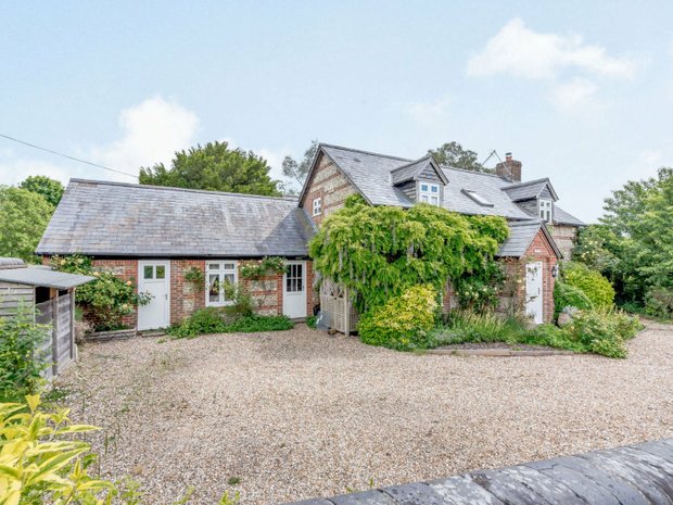 Luxury mountain view houses for sale in Broad Chalke, England, United ...