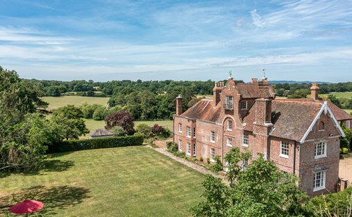 Luxe maisons avec jardin à vendre en Rudgwick, Angleterre, Royaume-Uni | JamesEdition