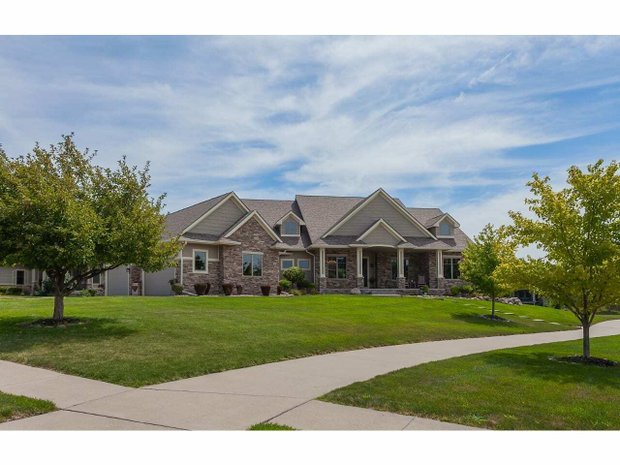 Luxury panoramic / scenic view homes for sale in Diamondhead Lake, Iowa ...