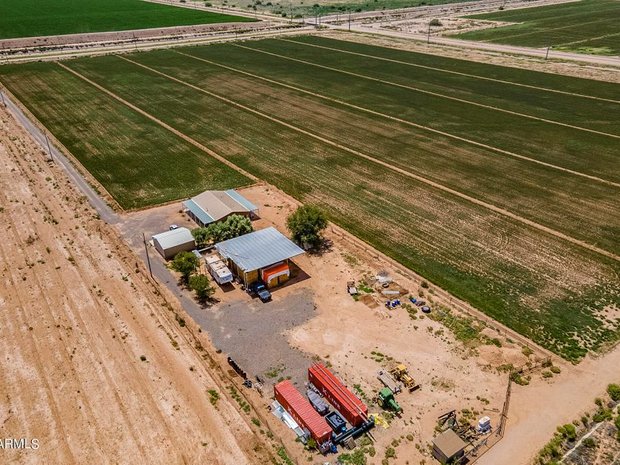 Luxury land with terrace for sale in Eloy, Arizona | JamesEdition