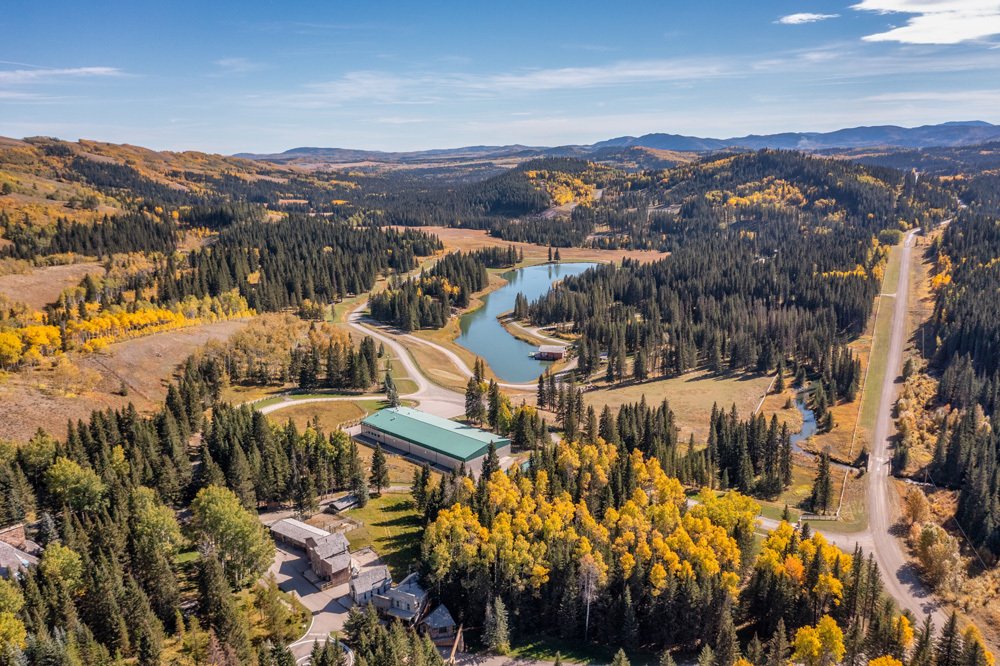 A Remarkable Equestrian Estate In The Rocky In Foothills County, Canada ...