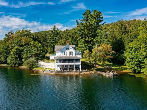 Luxury houses with terrace for sale in Star Lake, New York | JamesEdition