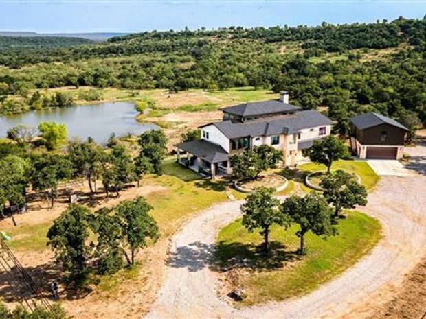 Luxury houses for sale in Santo, Texas | JamesEdition