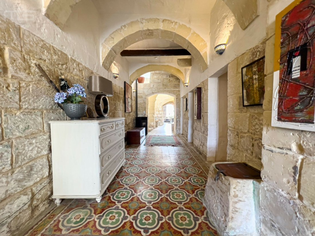 Slz1018 Very Spacious Old Farmhouse With Character In San Lawrenz ...