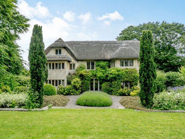 Luxe maisons avec terrain de tennis à vendre en Sutton Veny, Angleterre, Royaume-Uni | JamesEdition