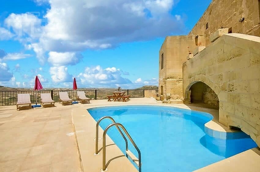 Zeb1015 Farmhouse With Panoramic Sea And Country Views In Haz Zebbug ...