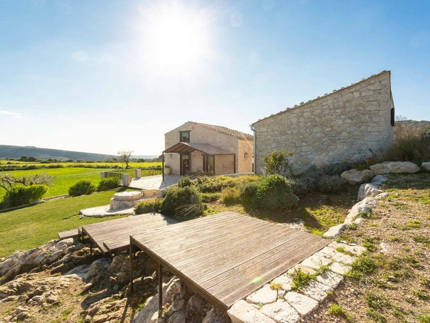 Luxury homes for sale in Pozzillo, Sicilia, Italy | JamesEdition