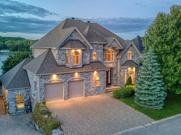 Luxury homes with pool for sale in Gatineau, Quebec, Canada | JamesEdition