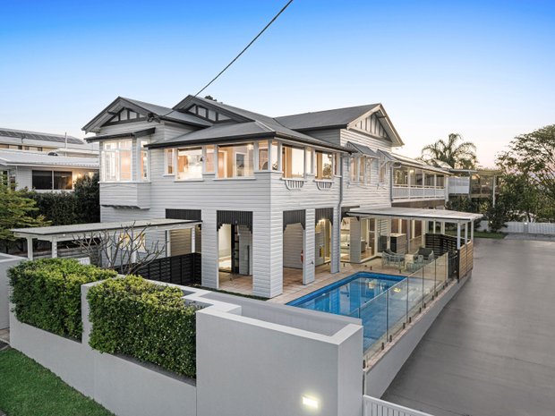 Luxury homes with cinema for sale in Redland City, Queensland ...