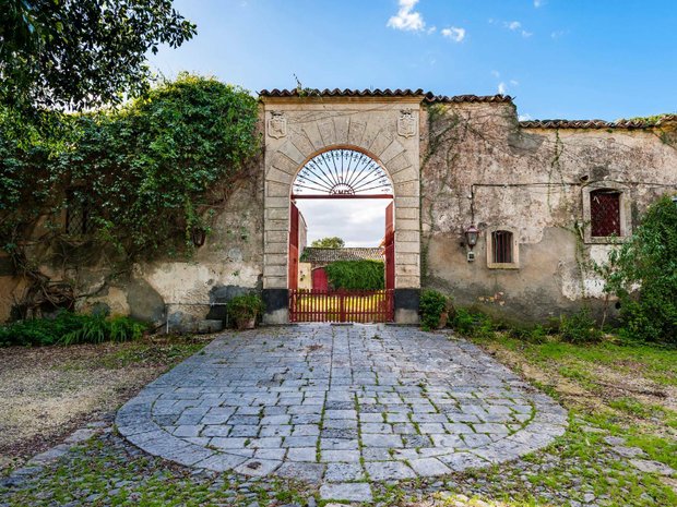 Luxury homes with vineyard / winery for sale in Scordia, Sicilia, Italy ...