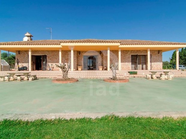 Luxury homes with garden for sale in Santa Oliva, Catalonia, Spain ...