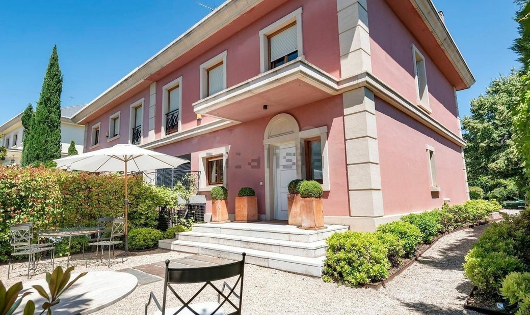 Fantástica Casa Adosada Con Jardín Y En Madrid, Comunidad De Madrid ...