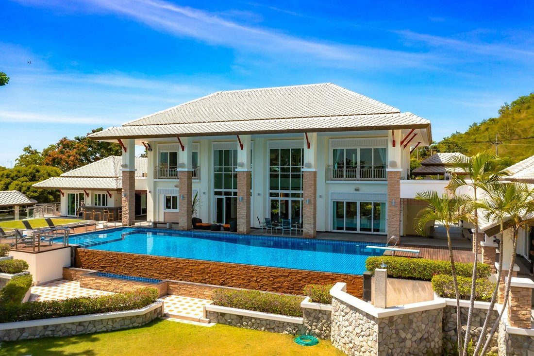 Stunning 9 Bedroom Pool Villa On Golf Course In Cha Am, Phetchaburi ...