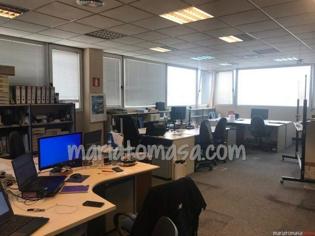 Apartamento Con Vistas Al Mar Y Grande In Basauri, Basque Country ...