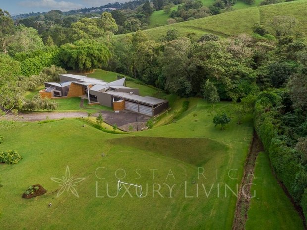 Luxury houses with terrace for sale in La Unión, Puntarenas Province ...