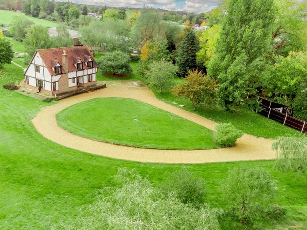 Luxury homes for sale in Addlestone, England, United Kingdom | JamesEdition