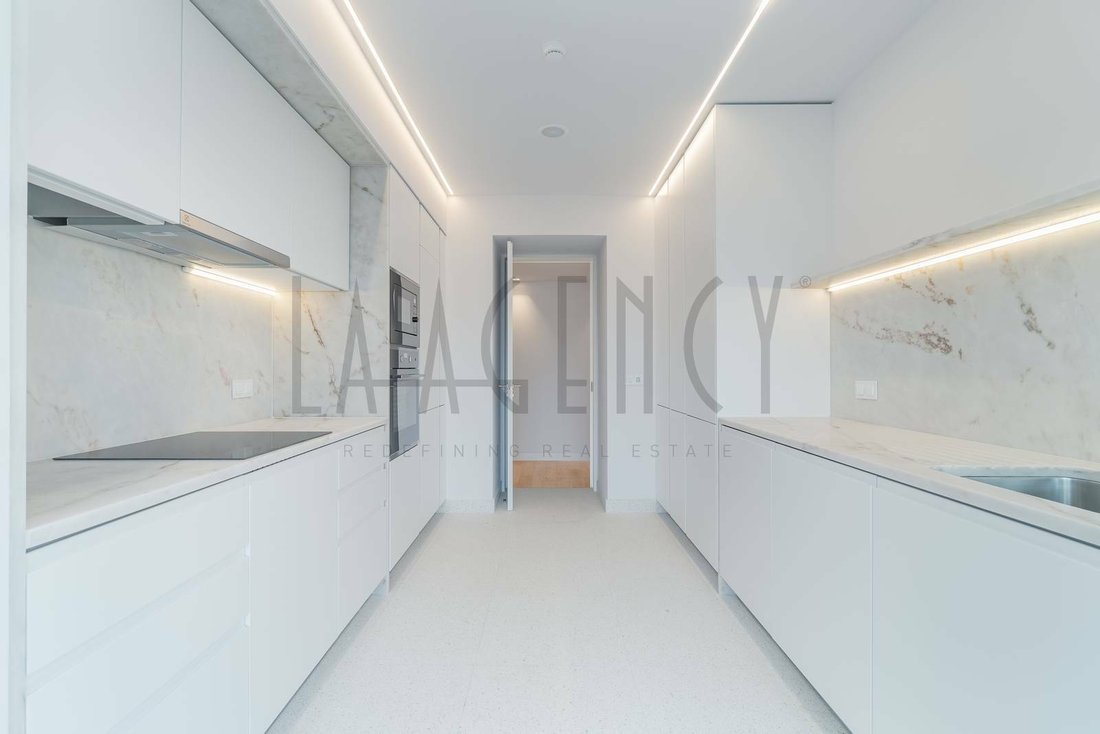 3 Bedroom Apartment In Lisbon, Lisbon, Portugal For Sale (12335826)