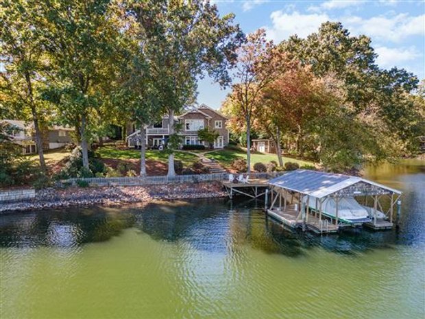 Luxury houses with terrace for sale in Troutman, North Carolina ...