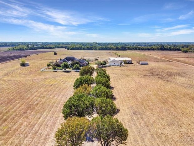Luxury farm ranches with elevator for sale in Anna, Texas | JamesEdition