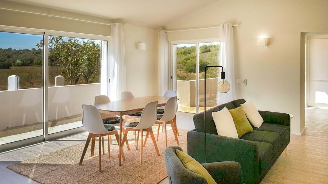 Villa V2 +1 For Sale With Swimming Pool , Lagoa, In Estômbar, Algarve ...