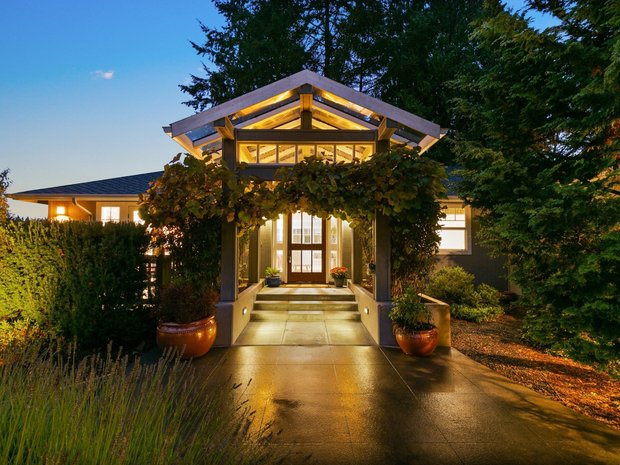 Luxury riverfront houses for sale in Bothell, Washington | JamesEdition