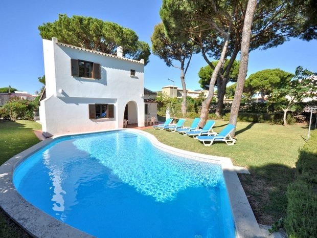 Luxury houses for rent in Guia, Algarve, Portugal | JamesEdition