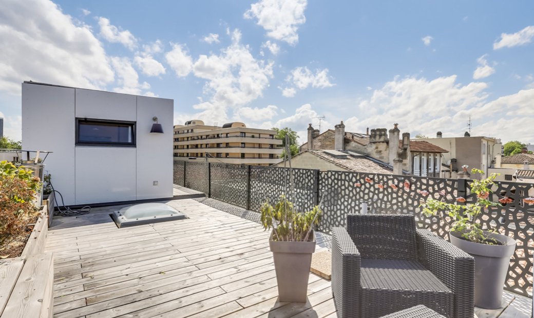 Reverse Triplex Loft With Roof Terrace In Bordeaux, Nouvelle Aquitaine ...