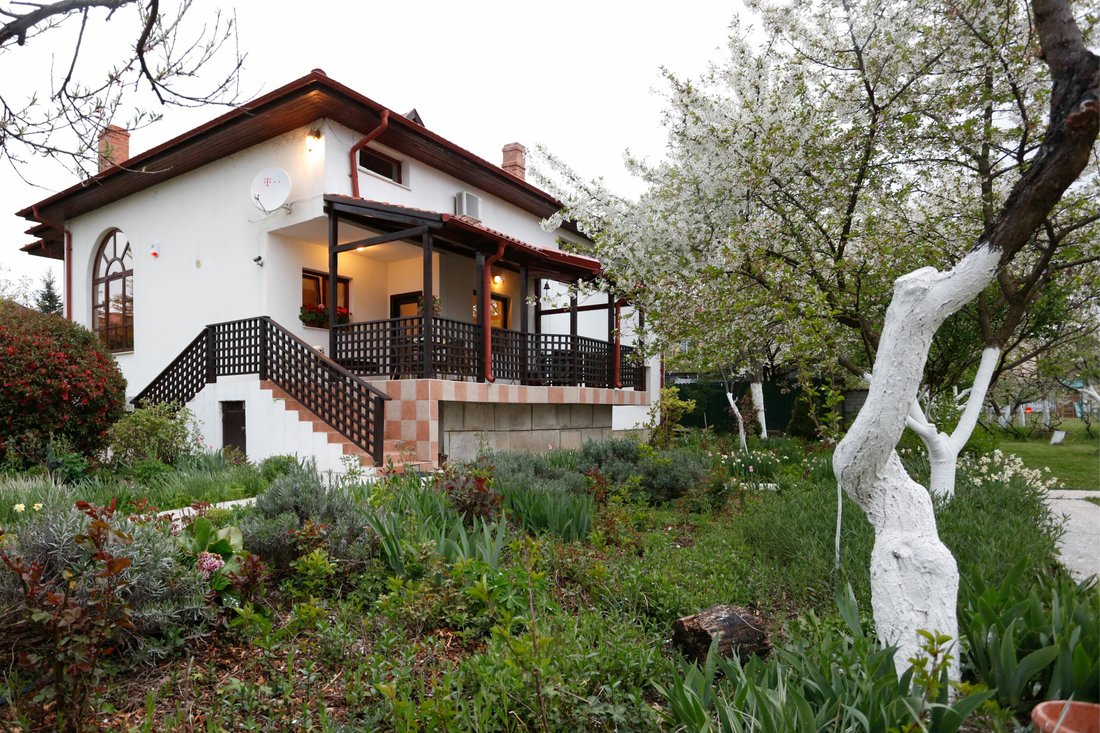 Elegante Propiedad Con Diseño Clásico En Medio En Bucarest, Bucarest ...