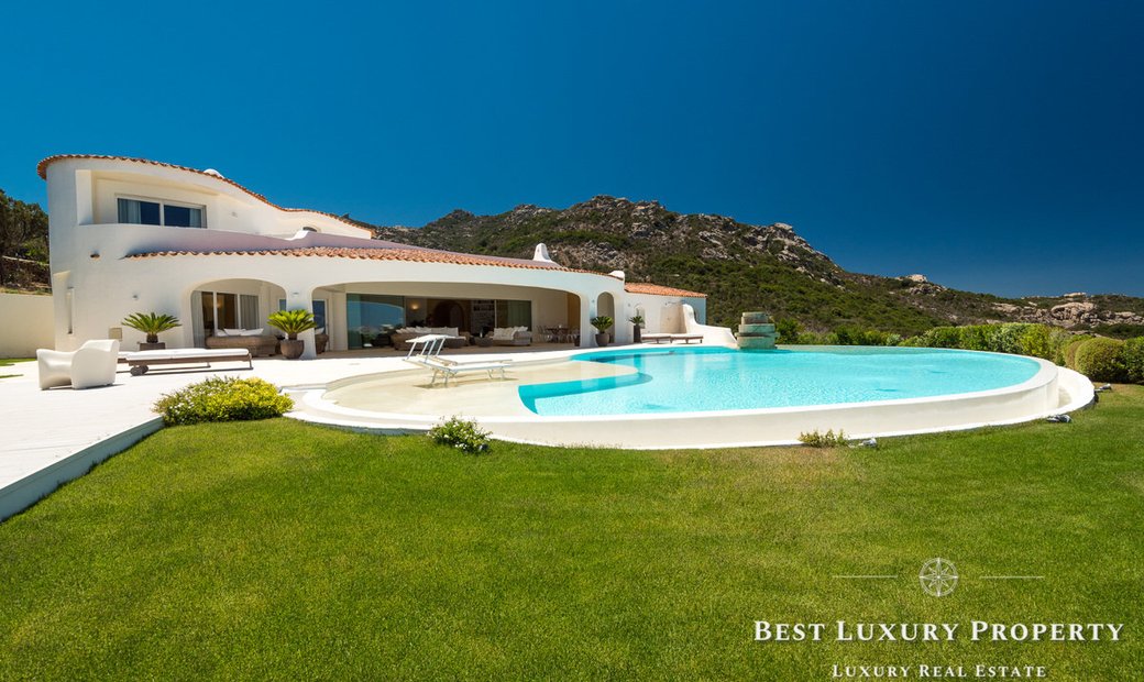 Villa Moderne Avec Vue Imprenable Porto Dans Porto Cervo, Sardaigne ...