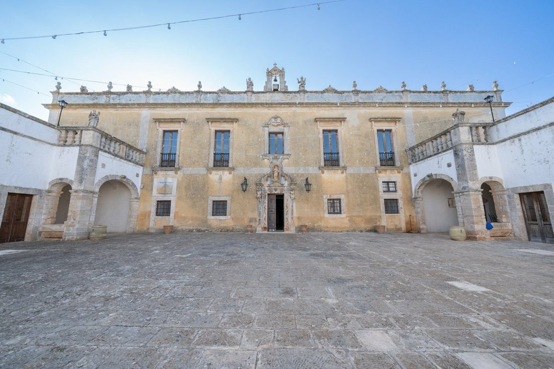 Elegant Farmhouse Built Between 1600 And 1700 En Martina Franca, Apulia ... Elegant Farmhouse Built Between 1600 And 1700 En Martina Franca, Apulia ...