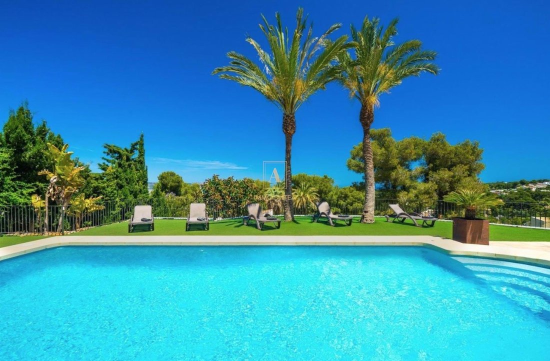 Local A Pie De Calle En El Centro De In Xàbia, Valencian Community ...