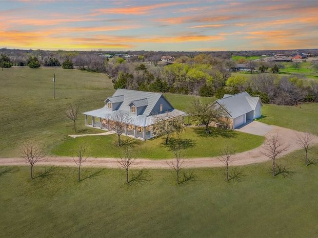 Luxury farm ranches for sale in Blue Ridge, Texas | JamesEdition