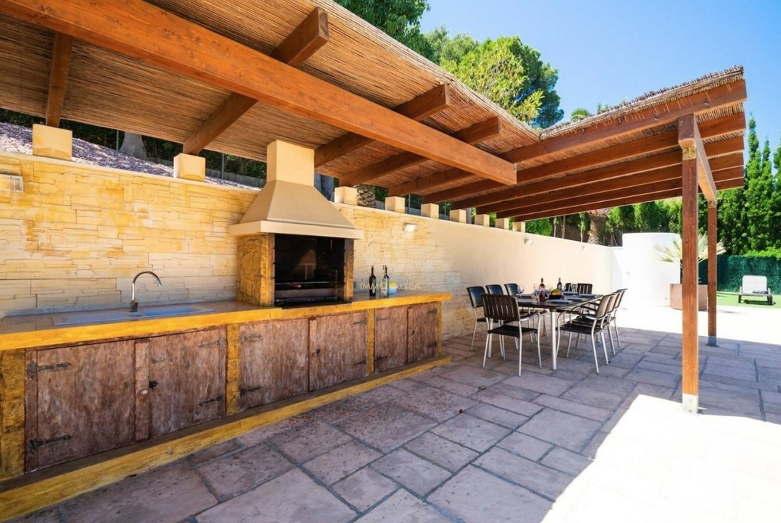 Local A Pie De Calle En El Centro De In Xàbia, Valencian Community ...