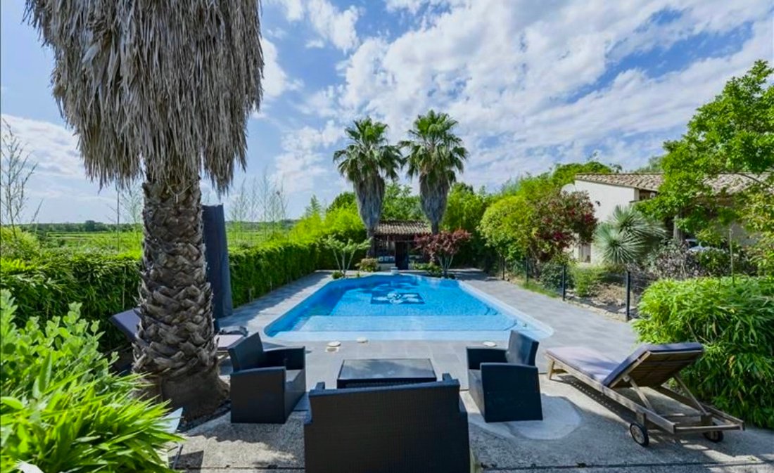 In A Quiet Location, Villa With 5 Bedrooms On 5105 In Roujan, Occitanie ...