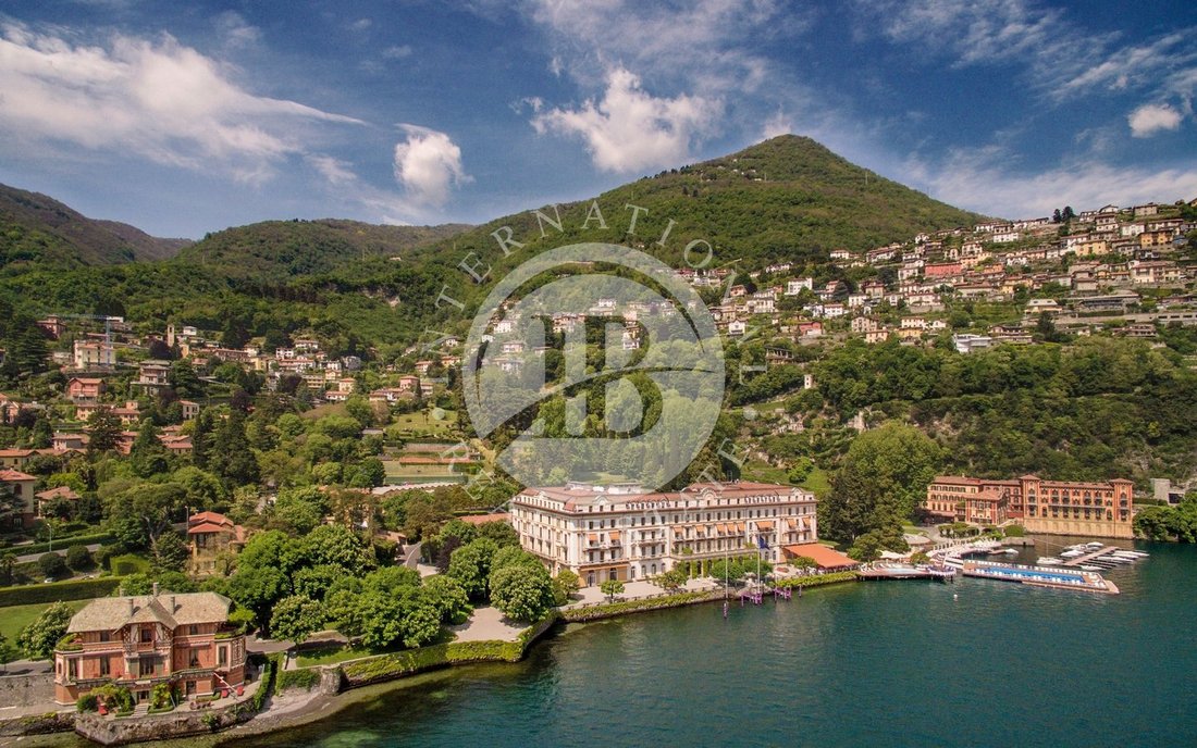 Exclusive Pieds Dans L'eau Lakefront Property Lake In Como, Lombardy ...