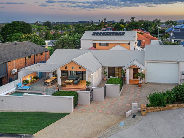 Luxury homes with pool for sale in Sandgate, Queensland, Australia ...