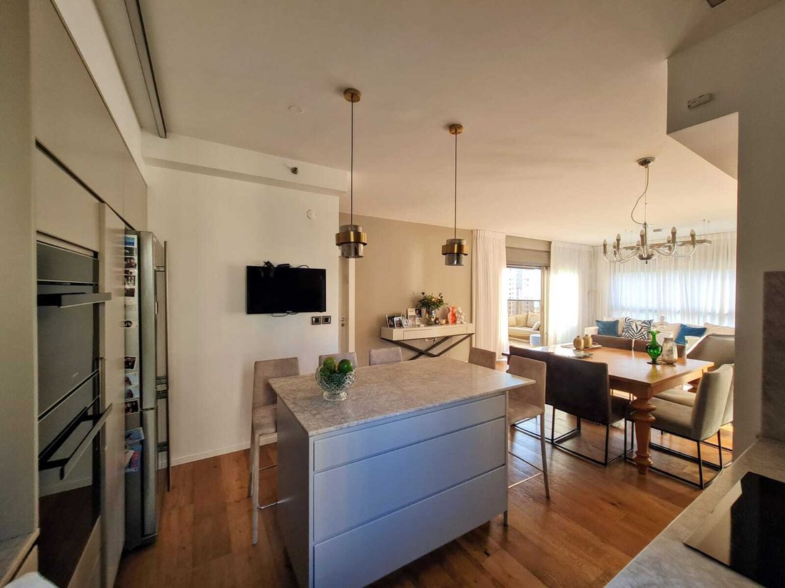 Modern Apartment With A Large Sunny Balcony In Netanya, Center District ...