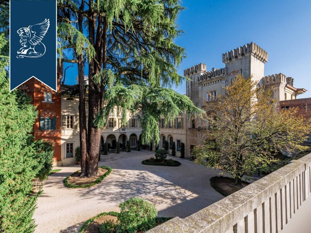 Casas de lujo para comprar en Manerbio, Lombardía, Italia | JamesEdition