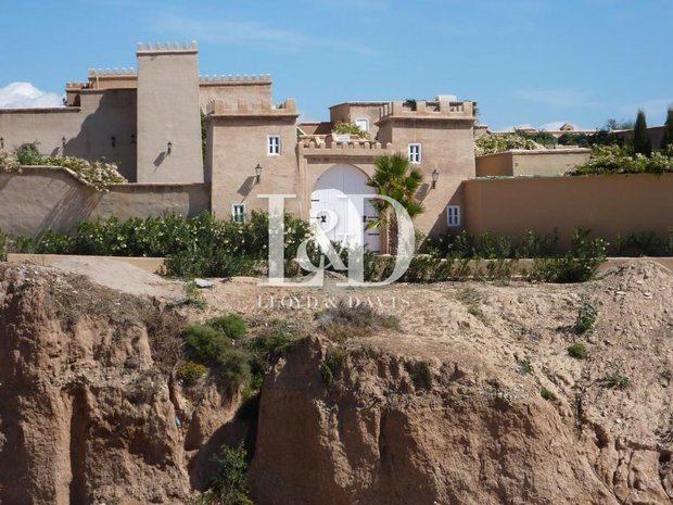Luxury castles with terrace for sale in Toulon, Provence-Alpes-Côte d ...
