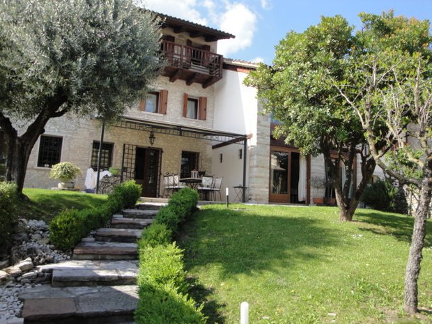Luxury villas for sale in Case Ceccato, Veneto, Italy | JamesEdition