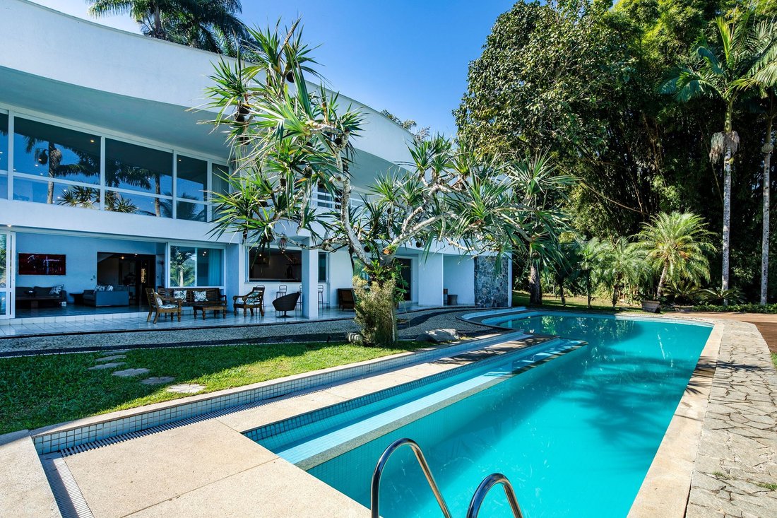 Ang019 Amazing Beach House By The Sea In In State Of Rio De Janeiro ...