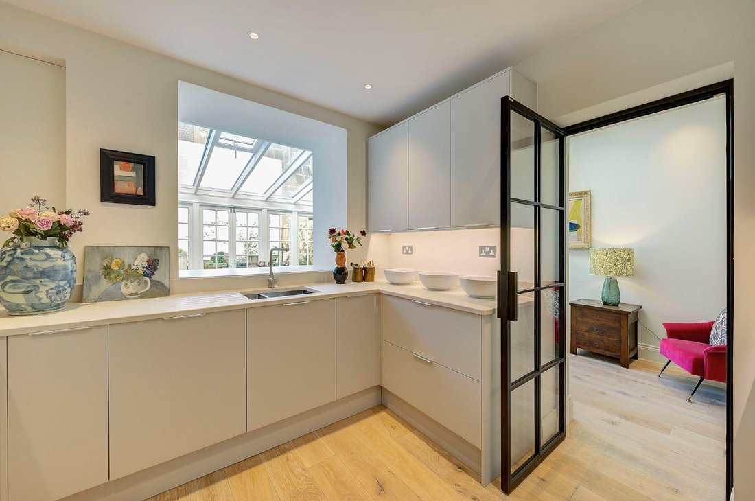 Beautiful Condo With Spectacular Amenities In London, England, United ...