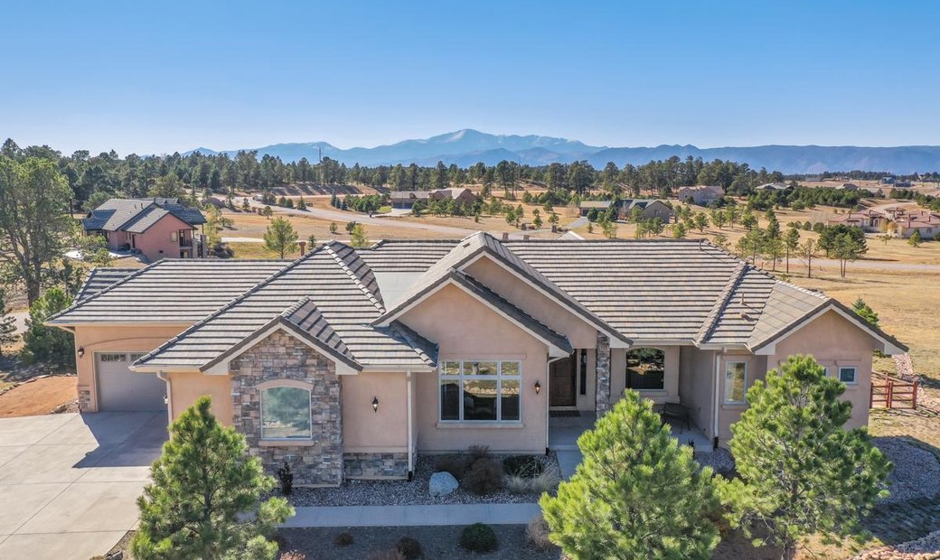 Joli Ranch Personnalisé Avec Vue Dans Colorado Springs, Colorado, états ...