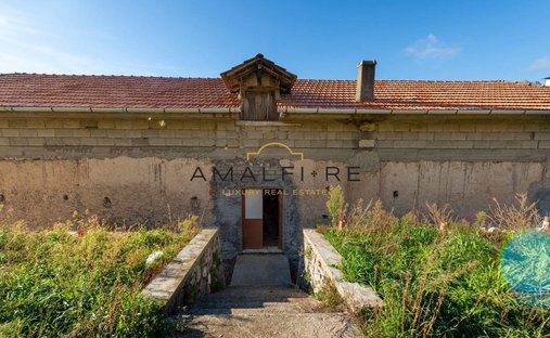 Luxury homes for sale in Pianillo, Campania, Italy | JamesEdition