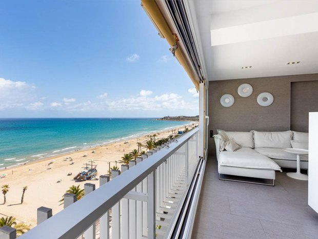 Lujo frente a la playa apartamentos en venta en San Juan de Alicante ...