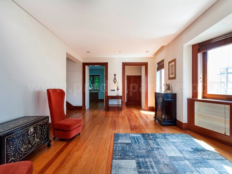 House With Design Inserted In One Of The In Porto, Porto District ...